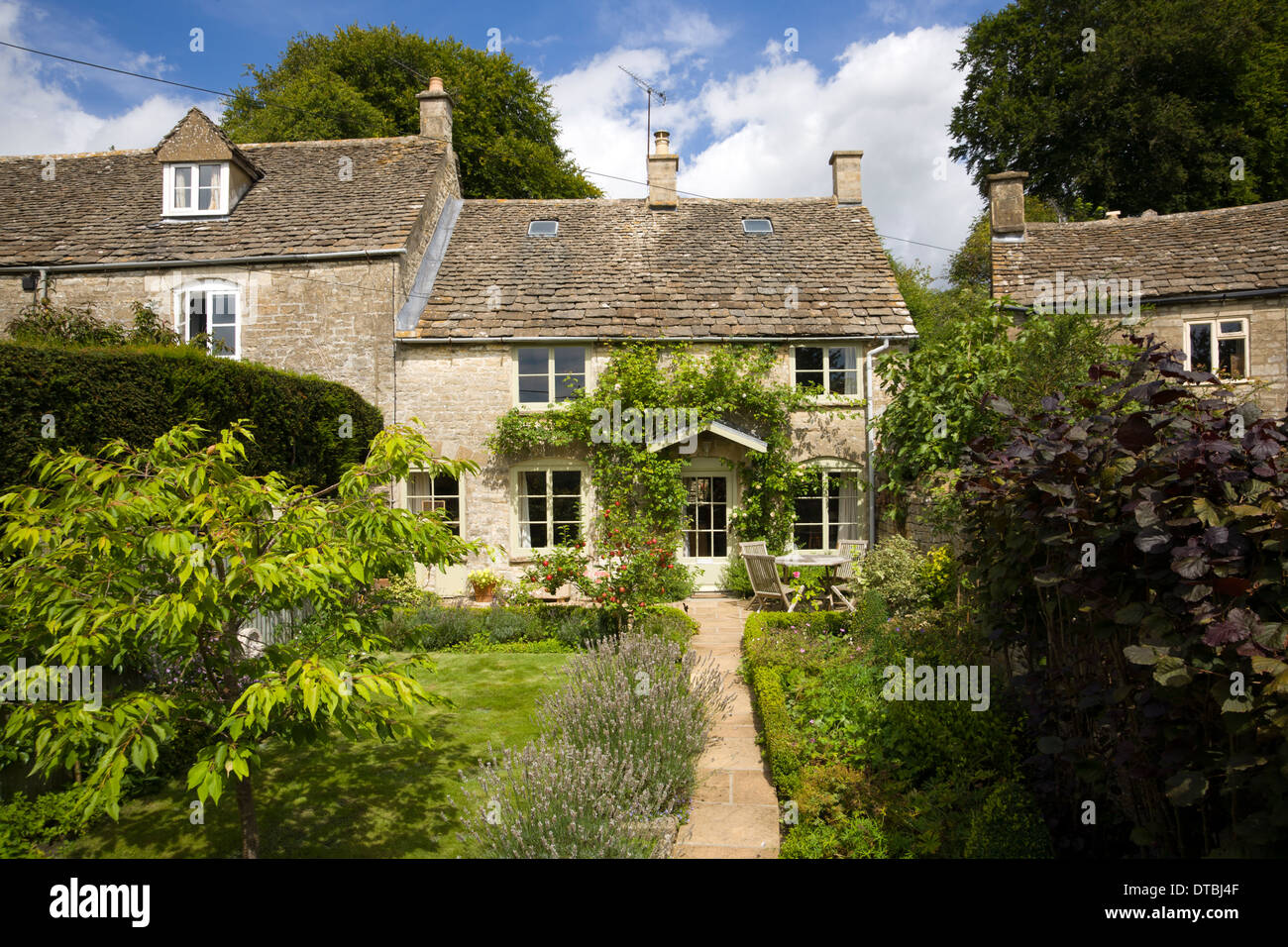 Cotswold cottage hi-res stock photography and images - Alamy