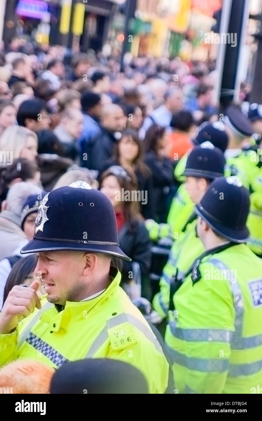 Crowd monitoring hi-res stock photography and images - Alamy