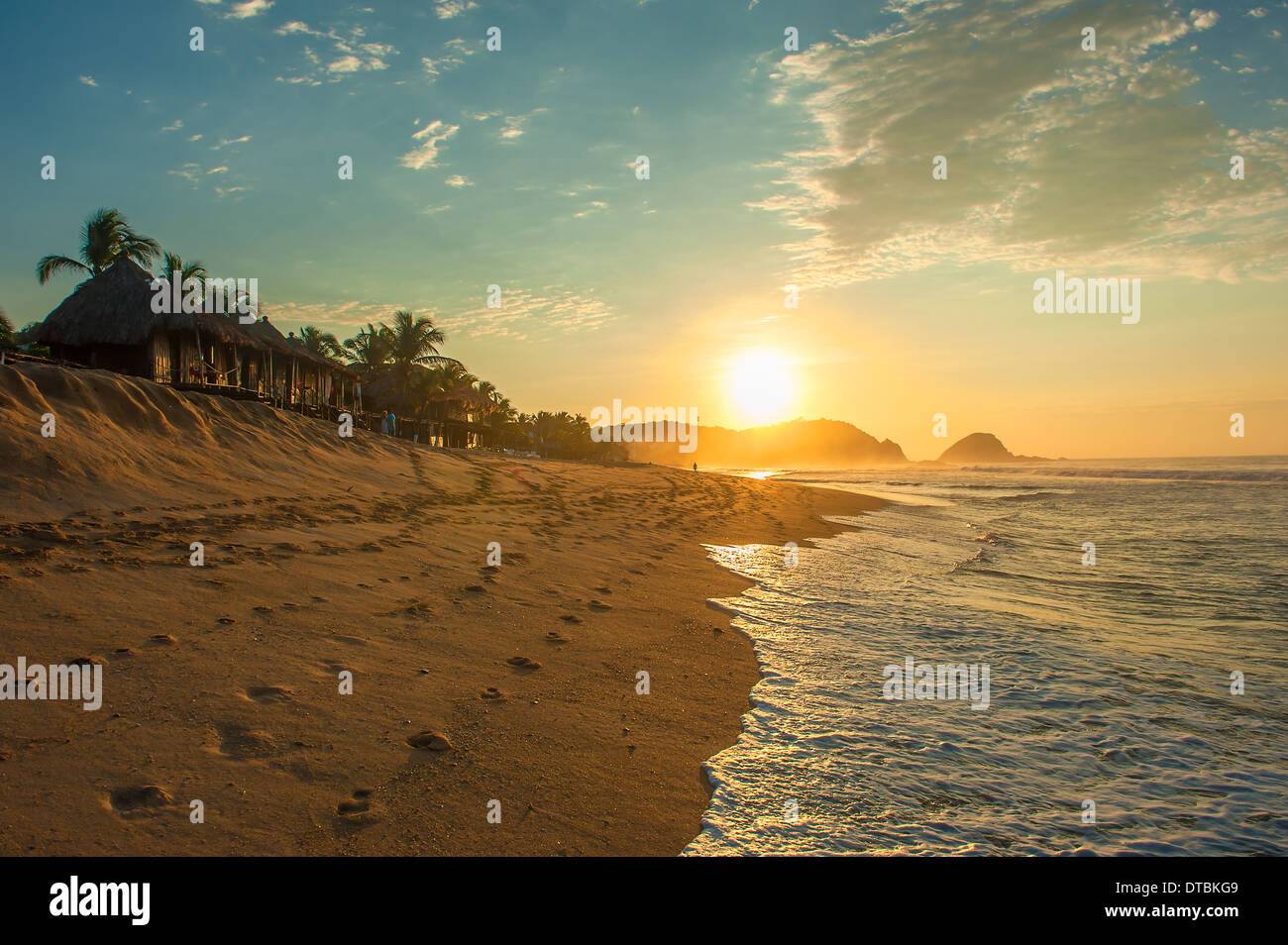 Zipolite beach at sunrise, Mexico Stock Photo - Alamy