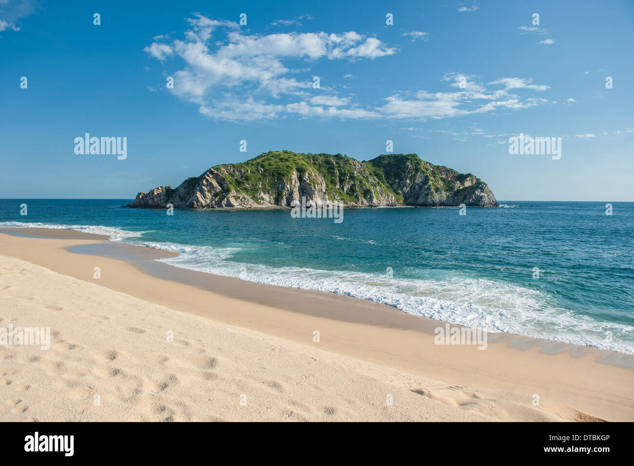 Cacaluta beach in Huatulko, Oaxaca, Mexico Stock Photo - Alamy