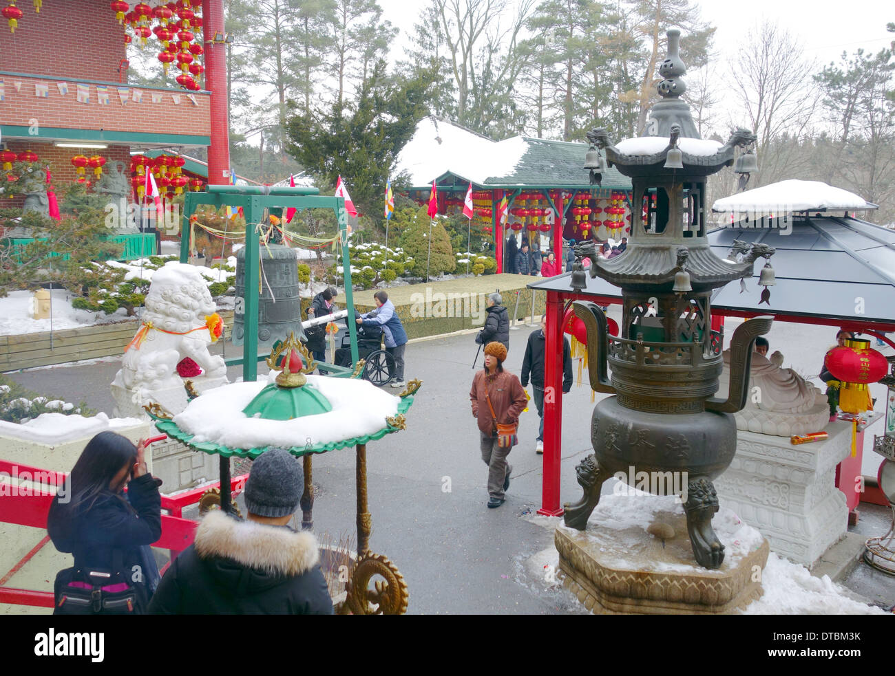 Chinese buddhist temple hi-res stock photography and images - Alamy