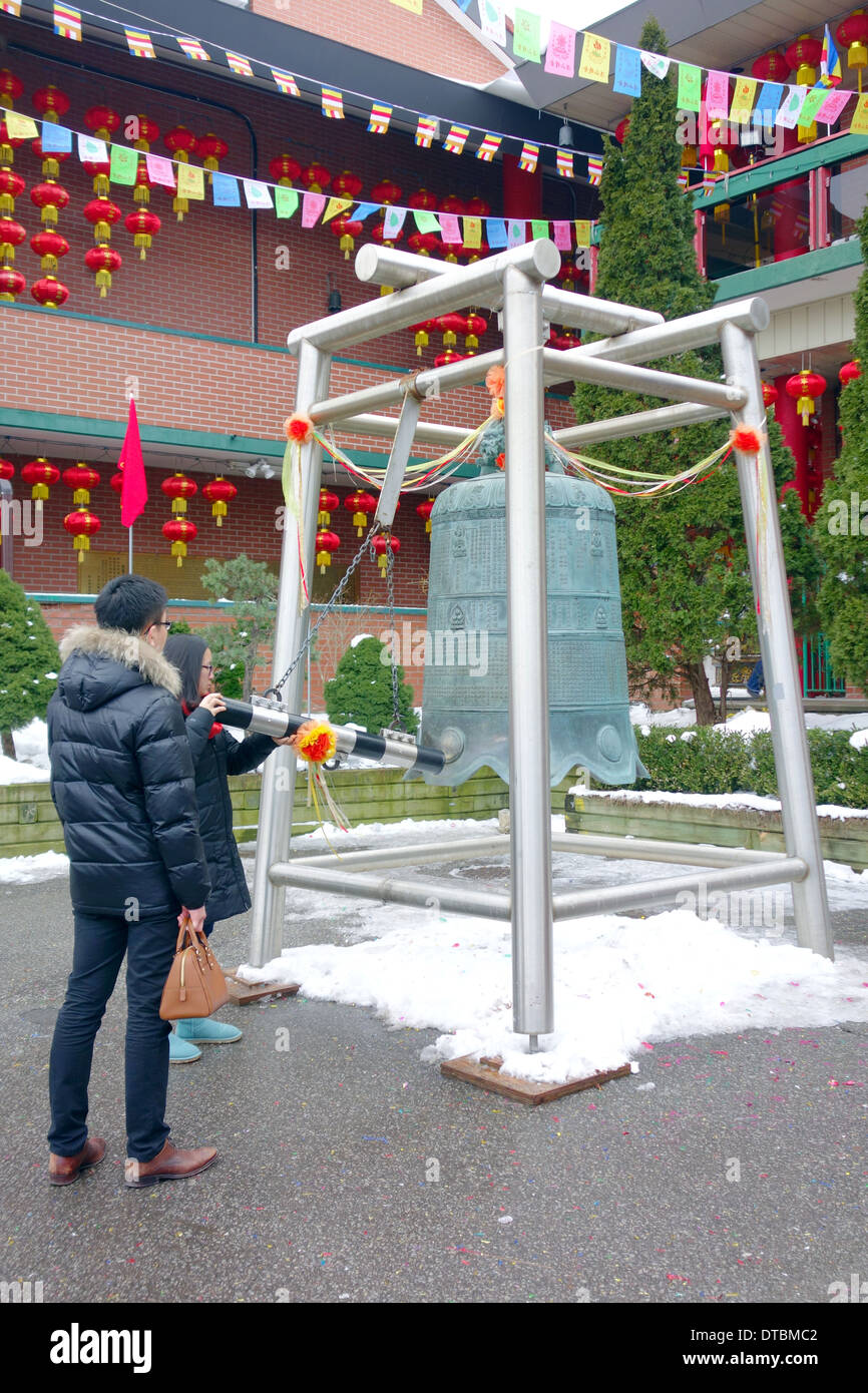Chinese buddhist temple hi-res stock photography and images - Alamy