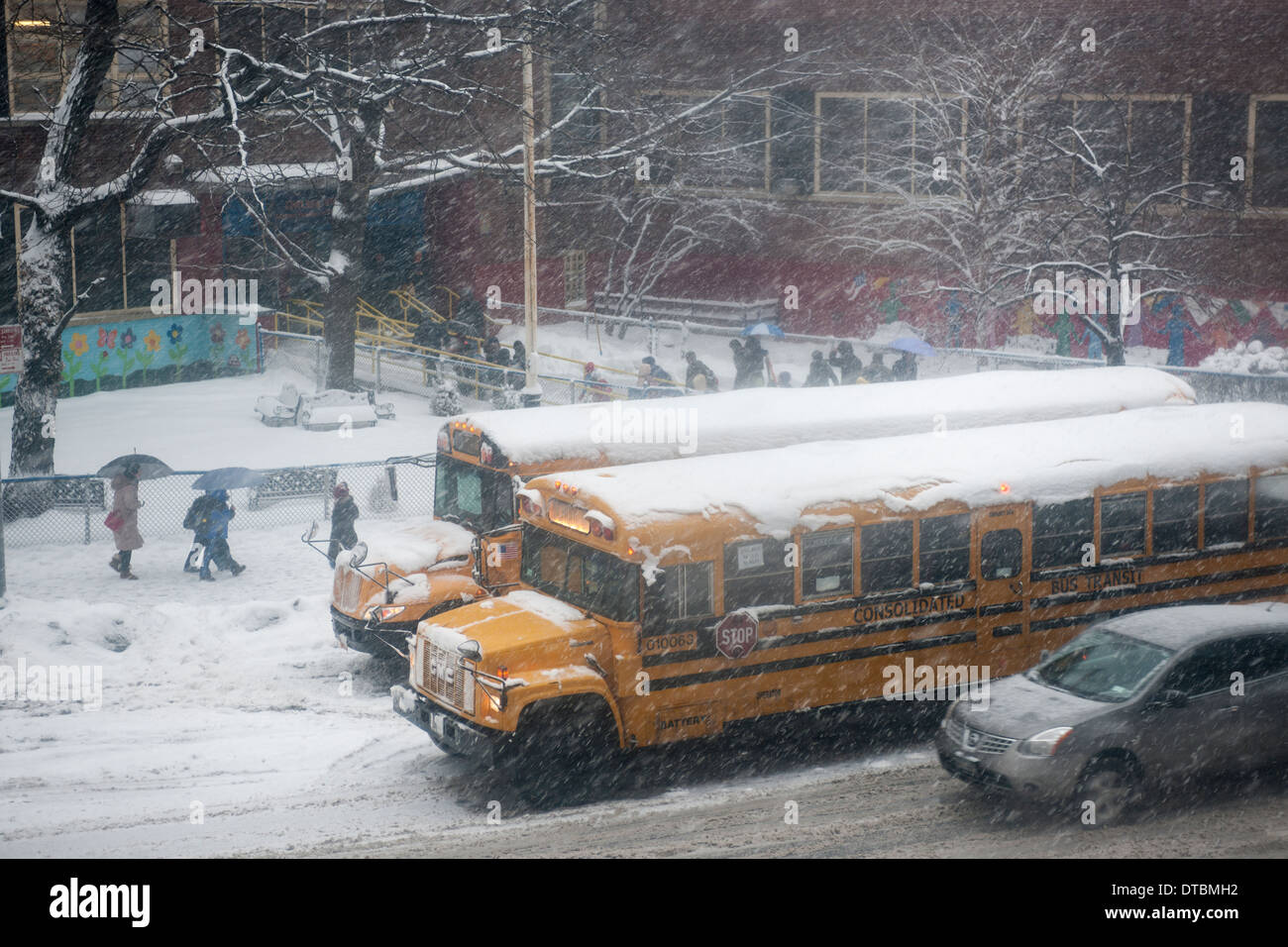 Buses in the snow hi-res stock photography and images - Alamy