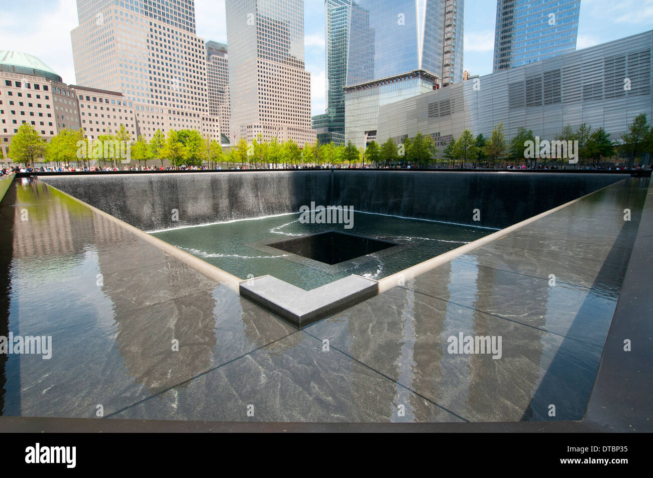 World trade center memorial fountains hi-res stock photography and ...