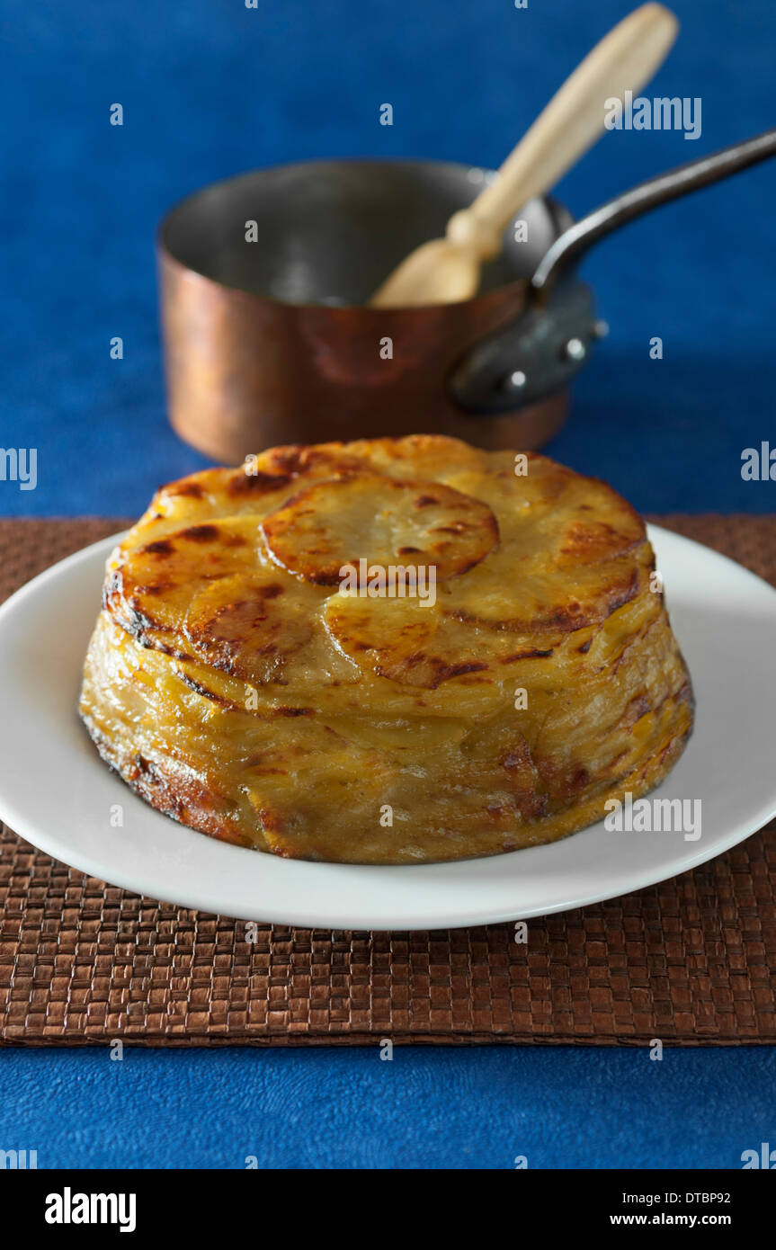 Anna potatoes. Pommes Anna. Traditional potato dish Stock Photo - Alamy
