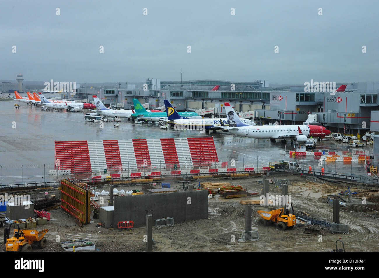 The building of the new Pier 1 at London, Gatwick Stock Photo - Alamy