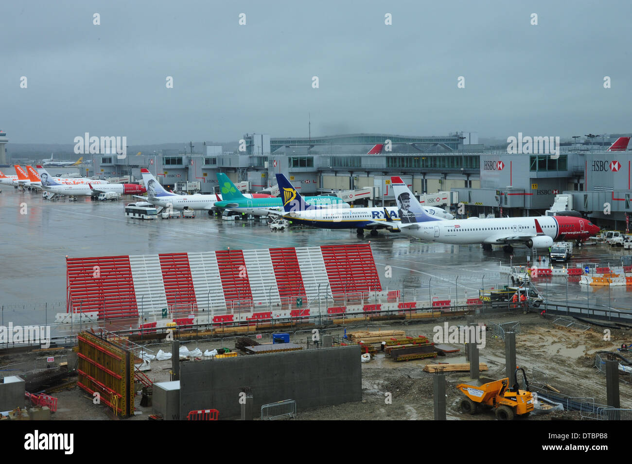 The building of the new Pier 1 at London, Gatwick Stock Photo - Alamy