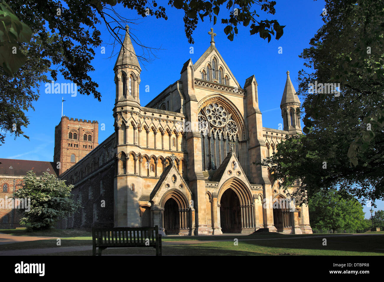 Summer, St Albans Cathedral, St Albans City, Hertfordshire County ...