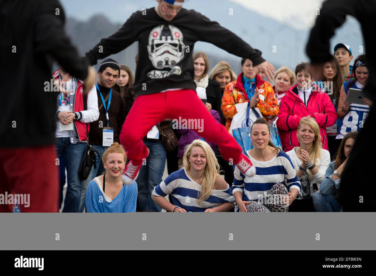 Fans watch winter olympics hi-res stock photography and images - Alamy