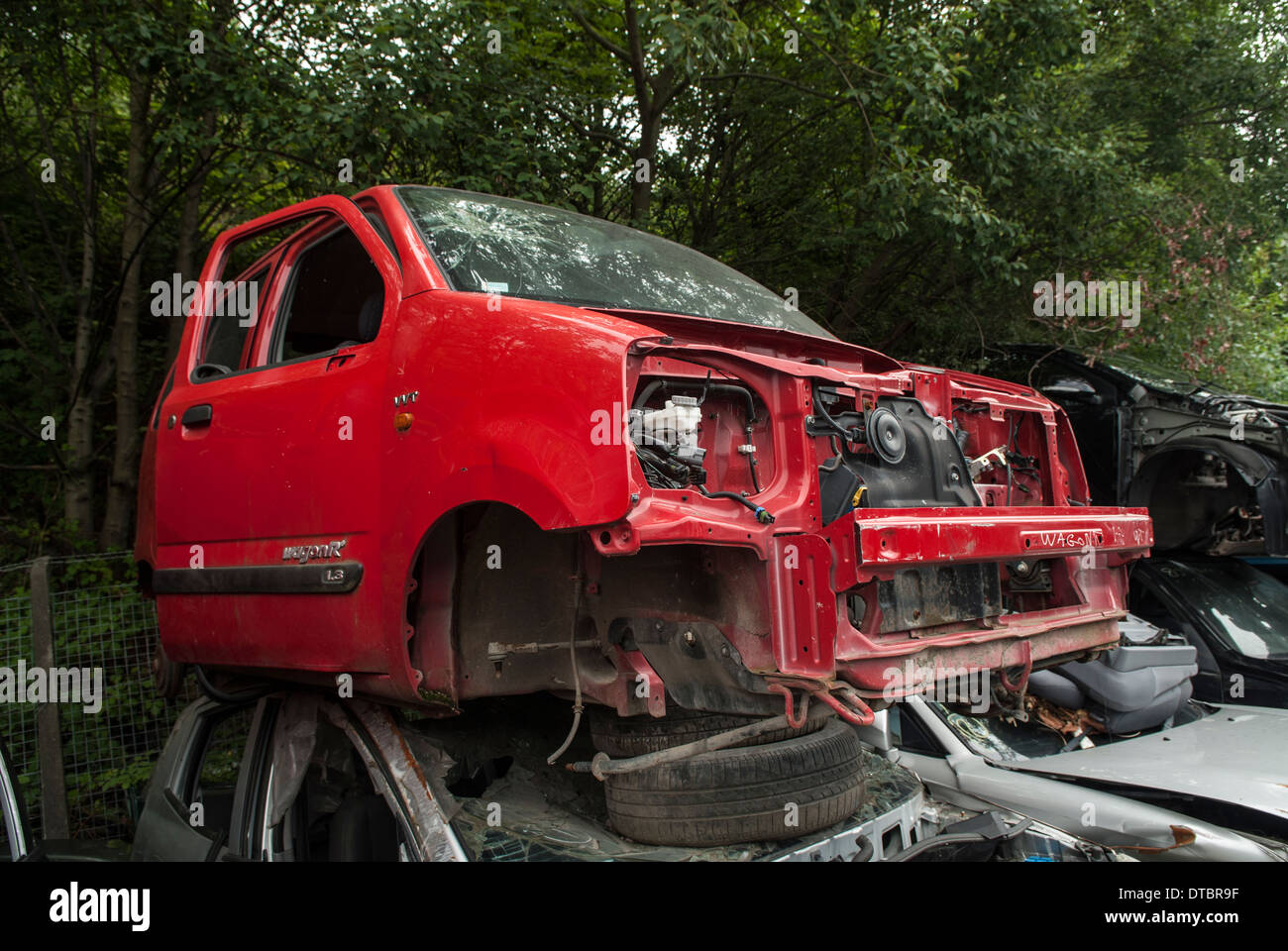 Crushed red car hi-res stock photography and images - Alamy