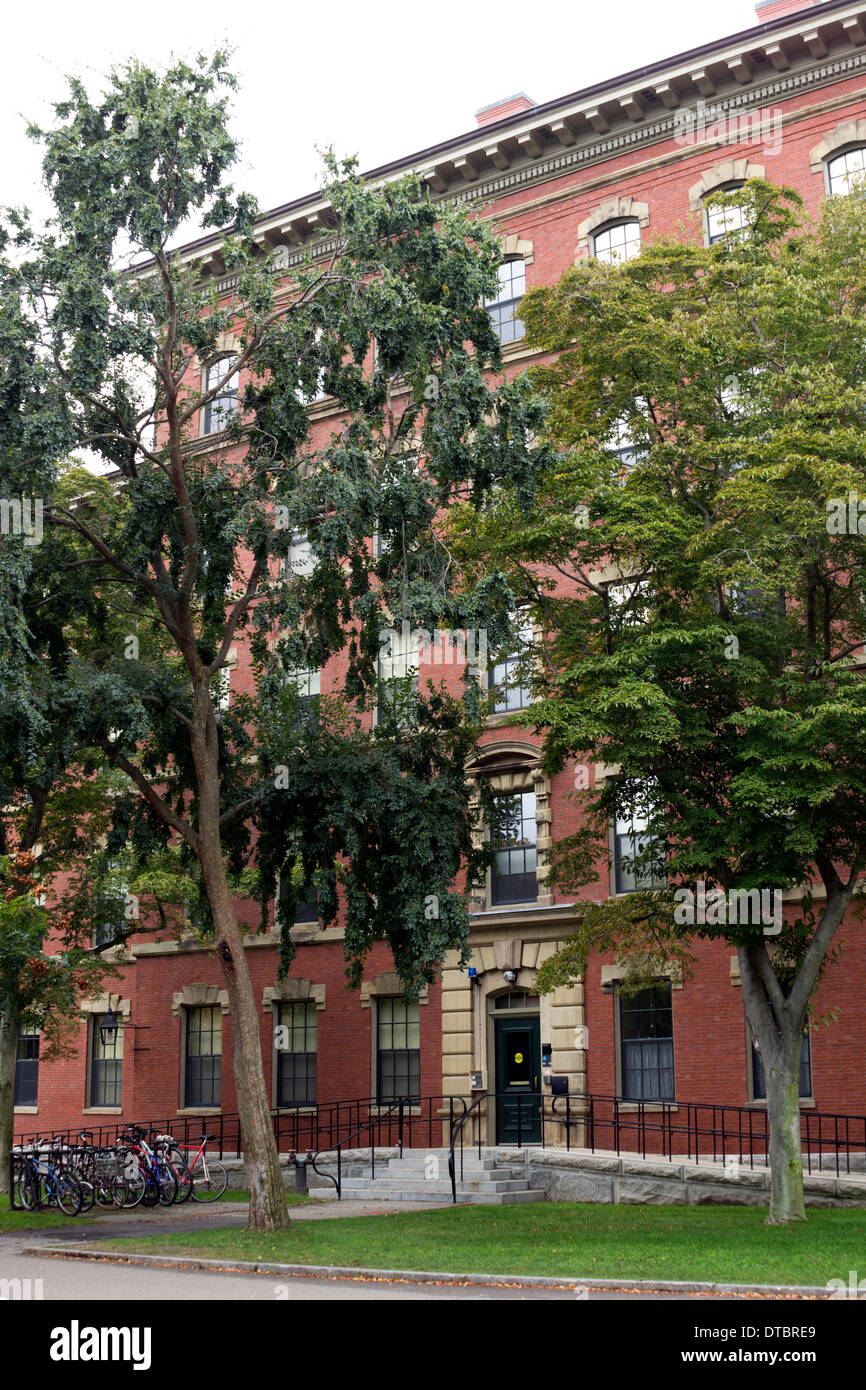 Harvard university campus hi-res stock photography and images - Alamy