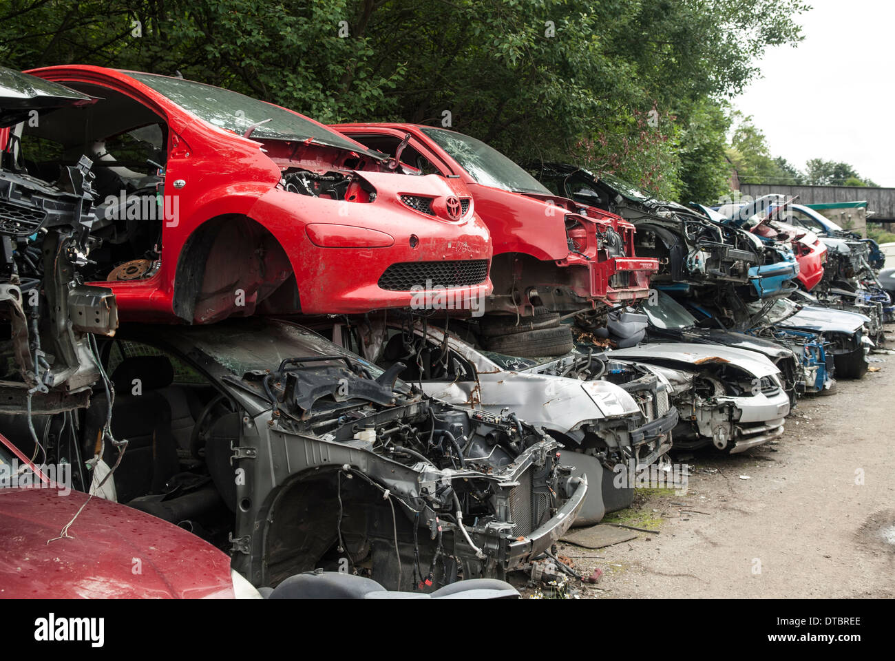 Pile crushed cars in scrapyard hi-res stock photography and images - Alamy