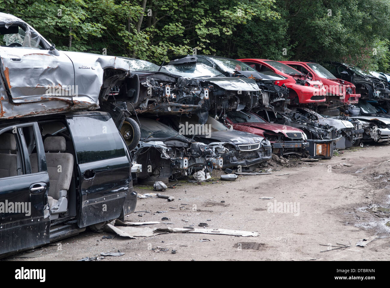 Recycling scrap cars hi-res stock photography and images - Alamy