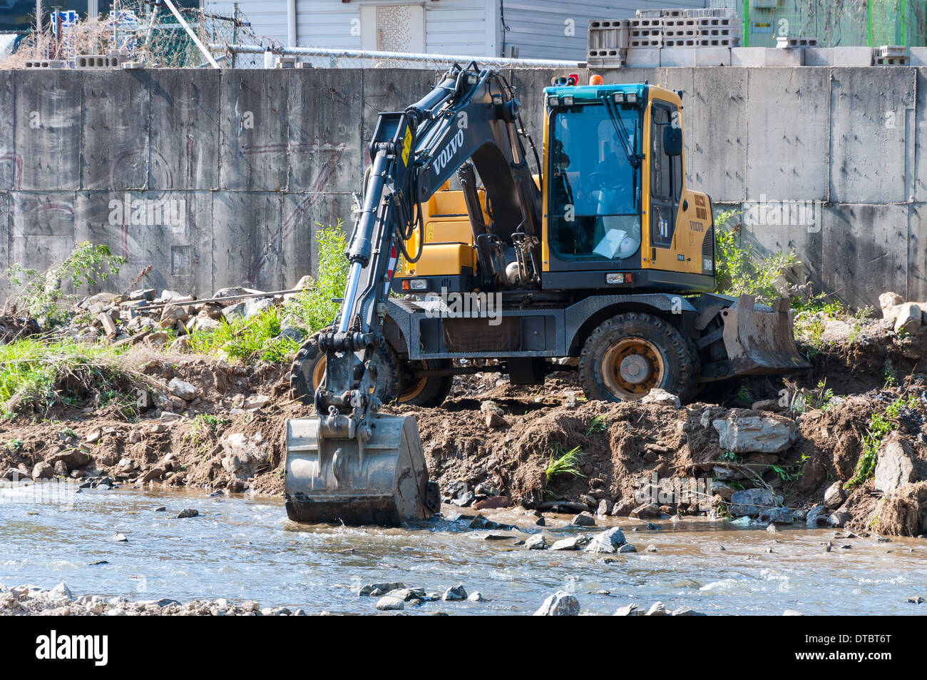 Clear as mud hi-res stock photography and images - Alamy