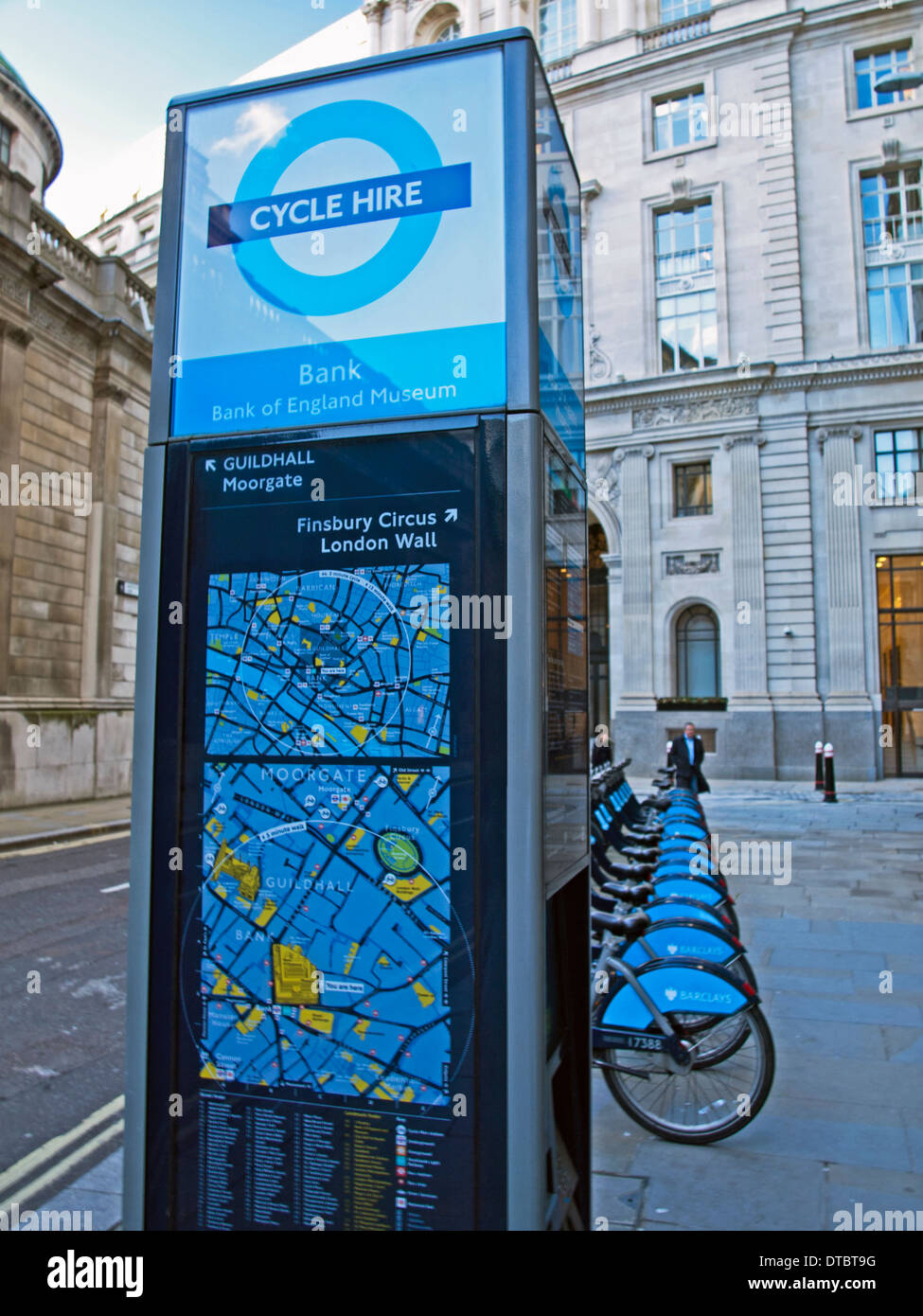 London bike stations hi-res stock photography and images - Alamy