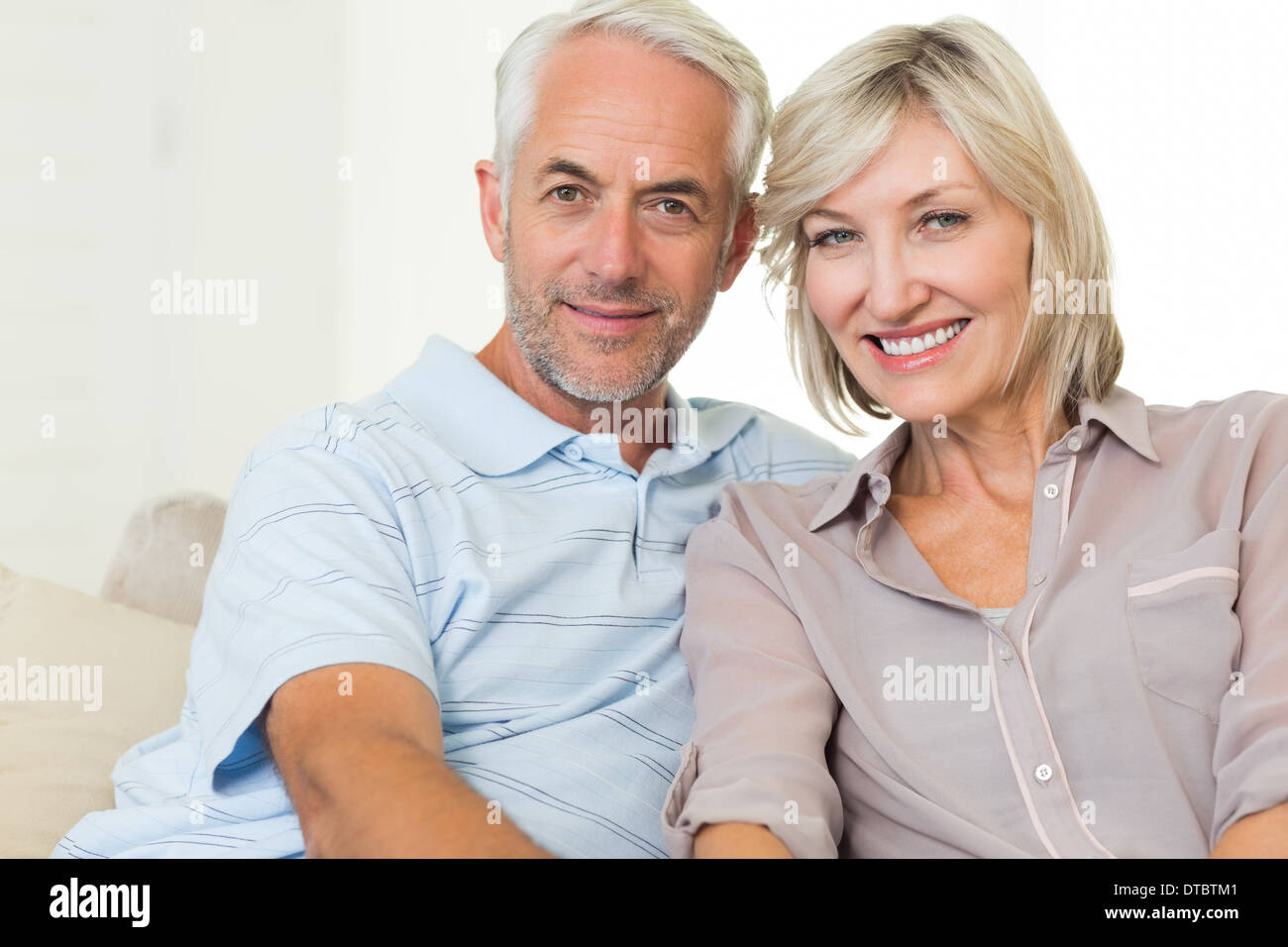 Smiling mature couple home hi-res stock photography and images - Alamy