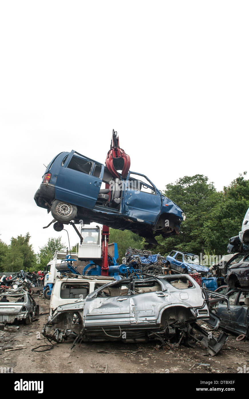 Car crushed by crane hi-res stock photography and images - Alamy