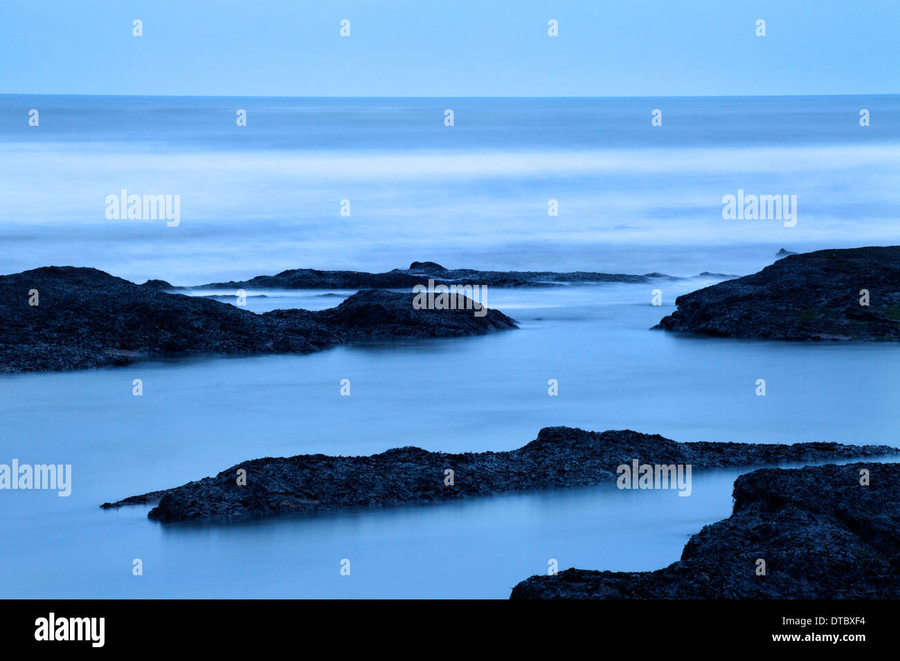 Sea shore rocks hi-res stock photography and images - Alamy