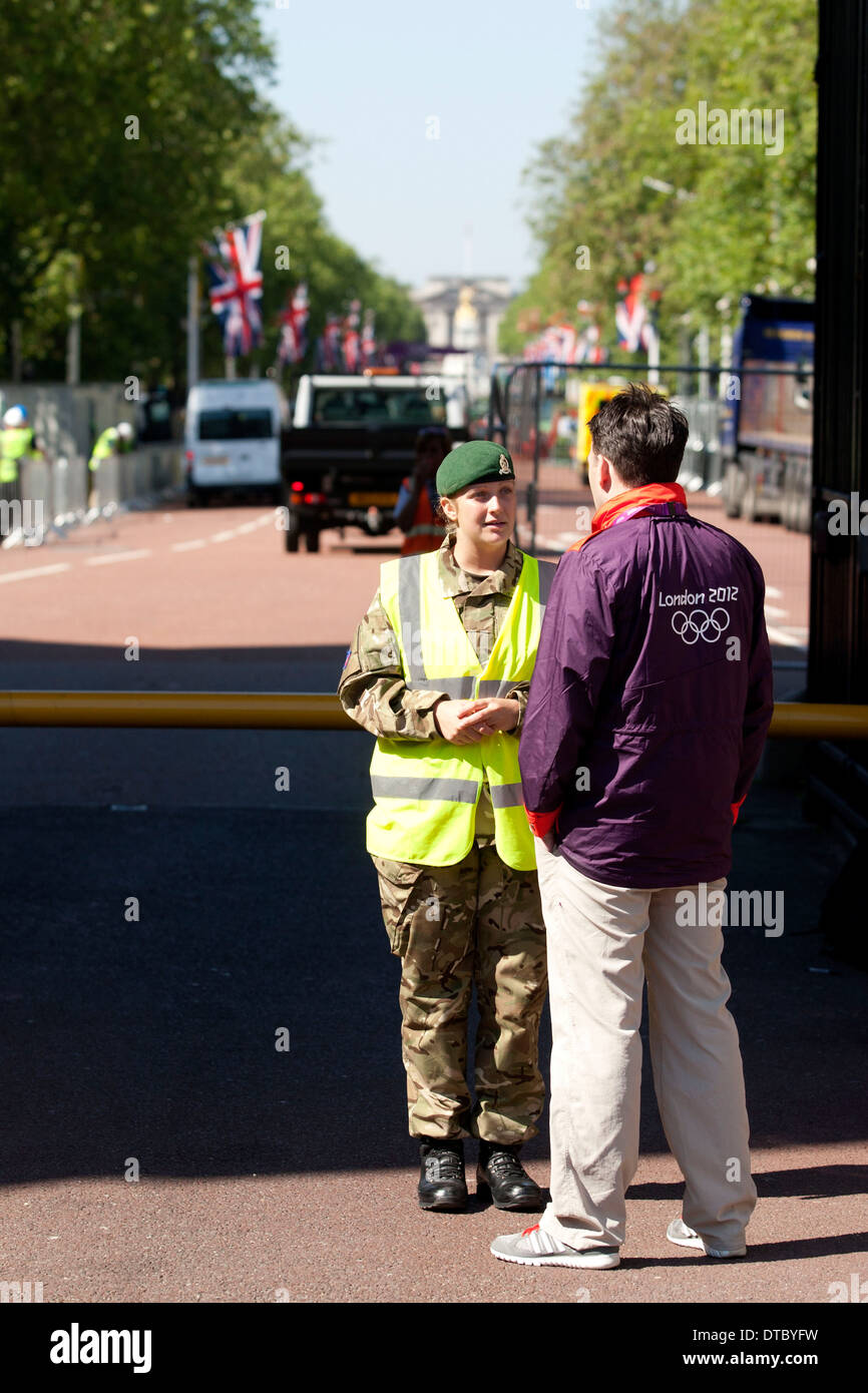 A British soldier stands as security guard on The Mall in London, Great ...