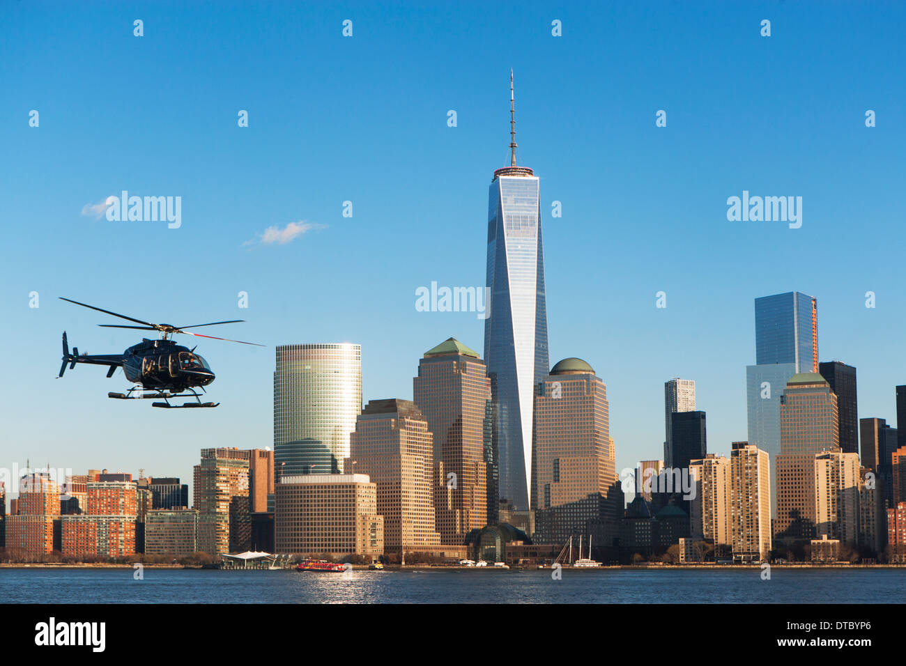Helicopter city skyline hi-res stock photography and images - Alamy