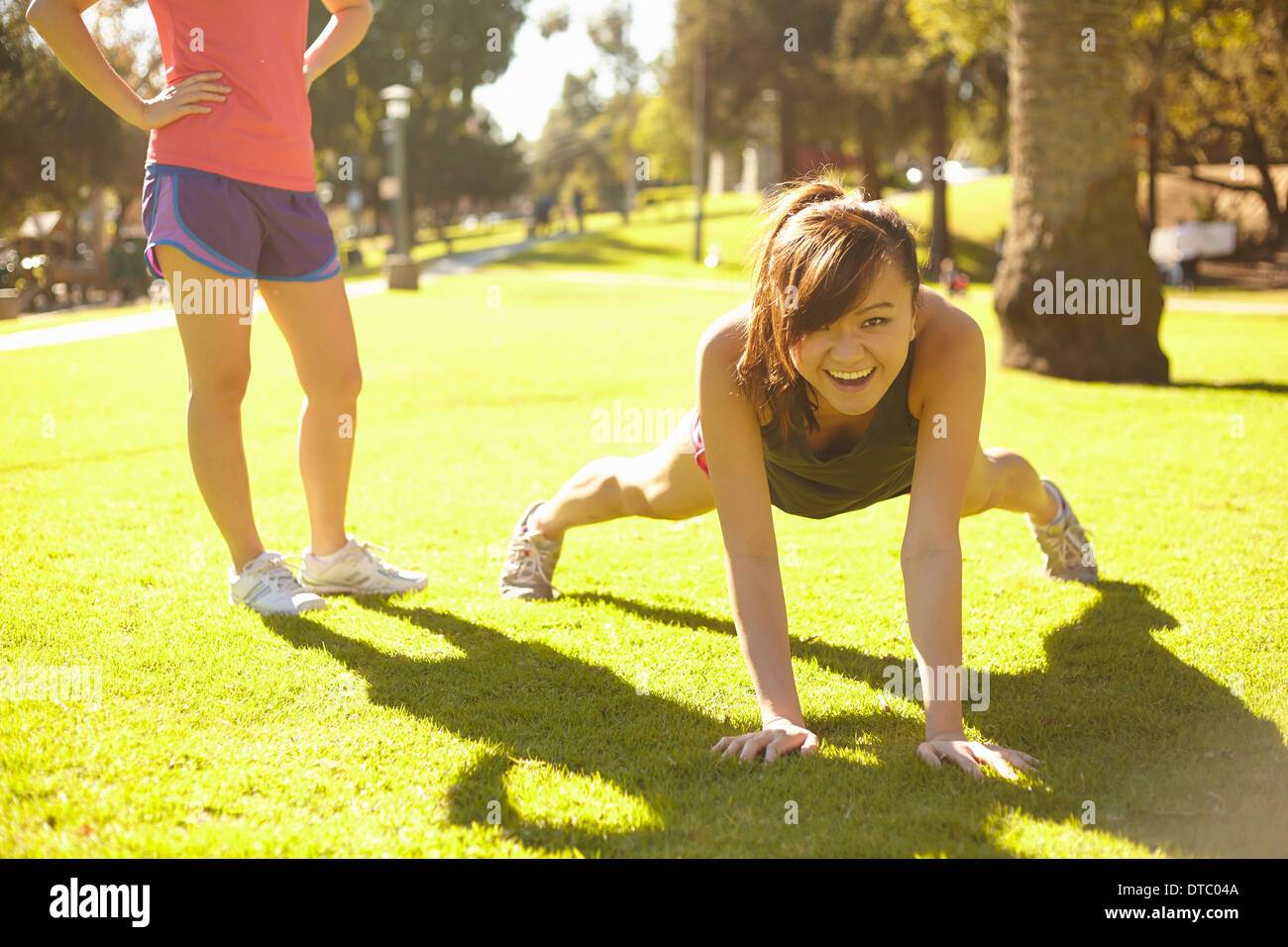 Young asian sporty woman doing hi-res stock photography and images - Alamy