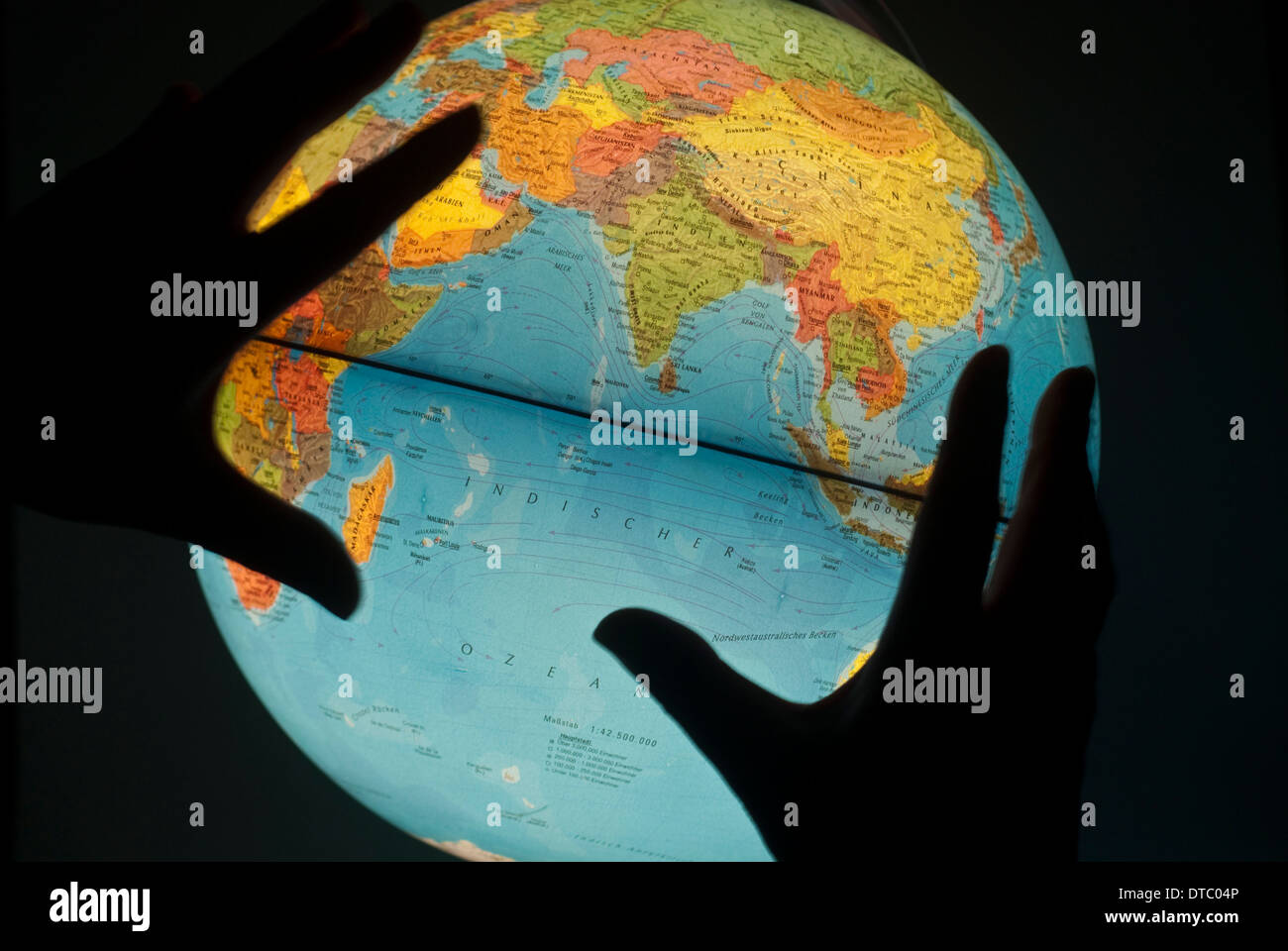 Globalization symbol hi-res stock photography and images - Alamy