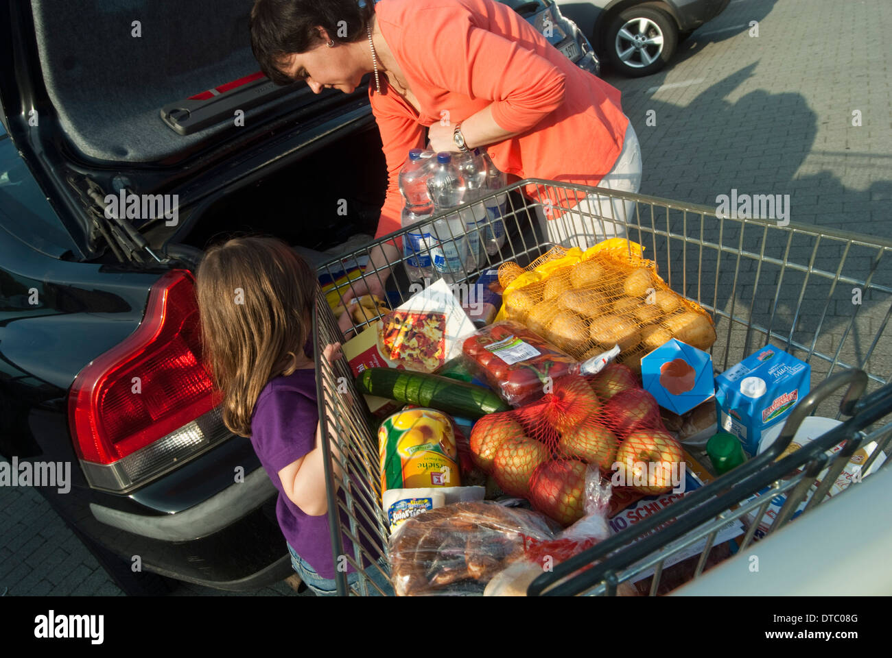 Germany shopping cart groceries hi-res stock photography and images - Alamy