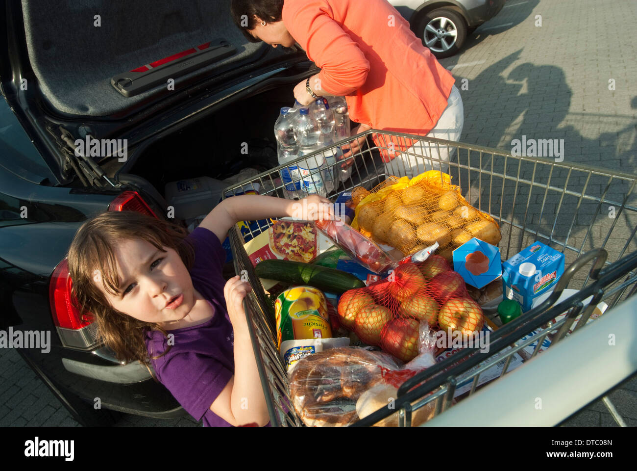 Germany shopping cart groceries hi-res stock photography and images - Alamy