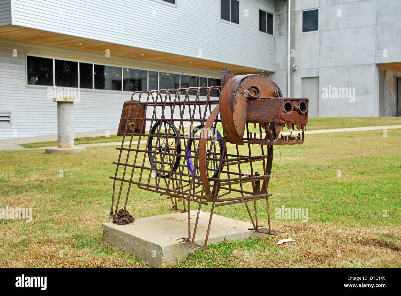 Iron sculpture in front of the MS Craft Center in Jackson, Mississippi ...