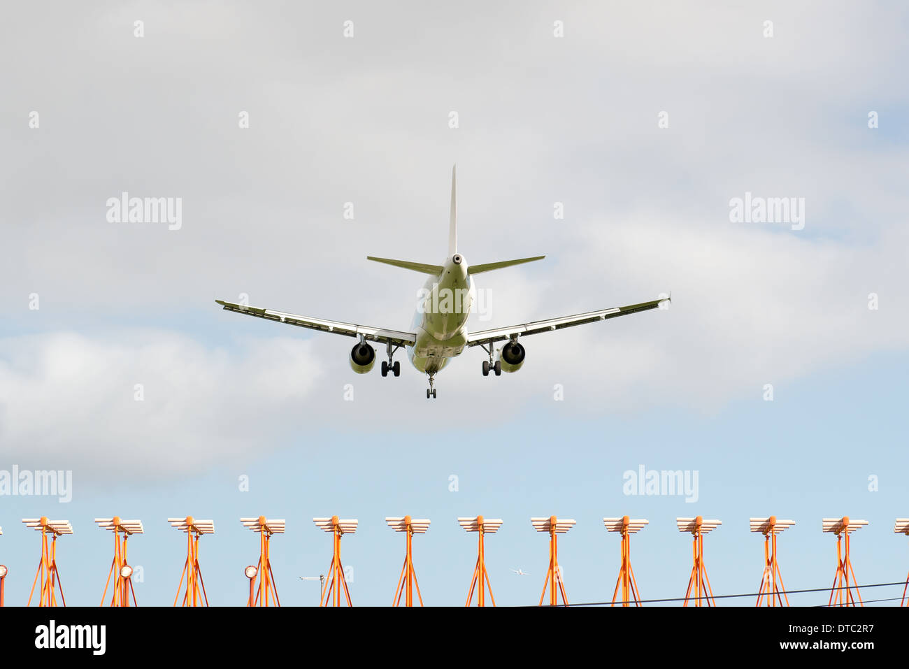 Airliner preparing landing cloudy hi-res stock photography and images ...