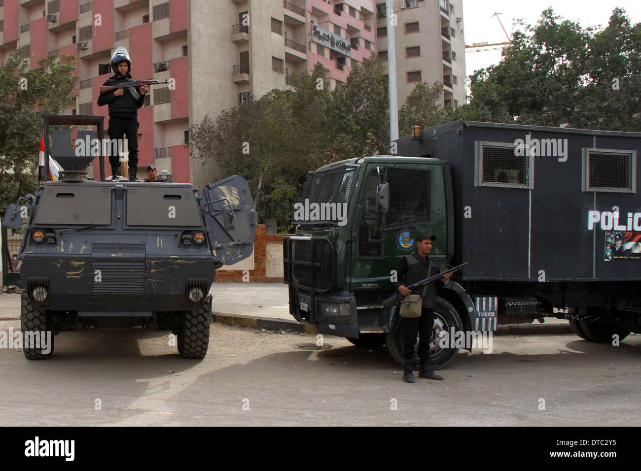 Cairo, Cairo, Egypt. 14th Feb, 2014. Egyptian security forces stand ...