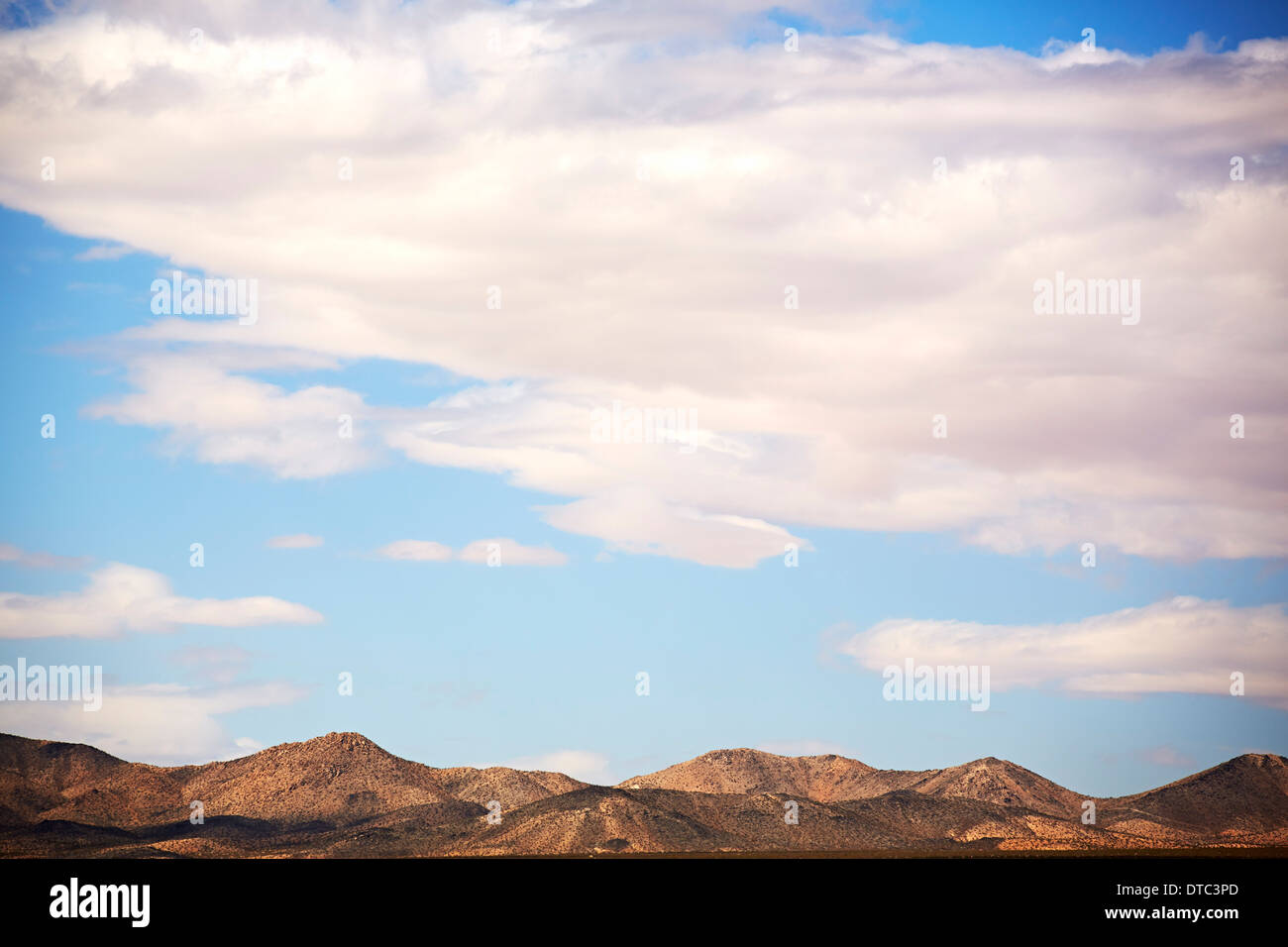 Distant mountain landscape hi-res stock photography and images - Alamy