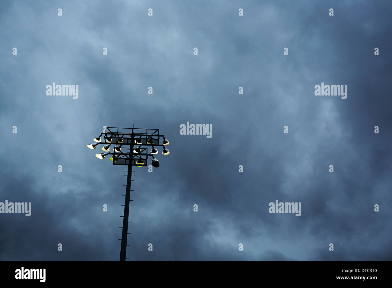 Overcast lighting hi-res stock photography and images - Alamy