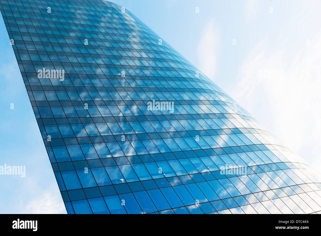 Reflective glass facade hi-res stock photography and images - Alamy