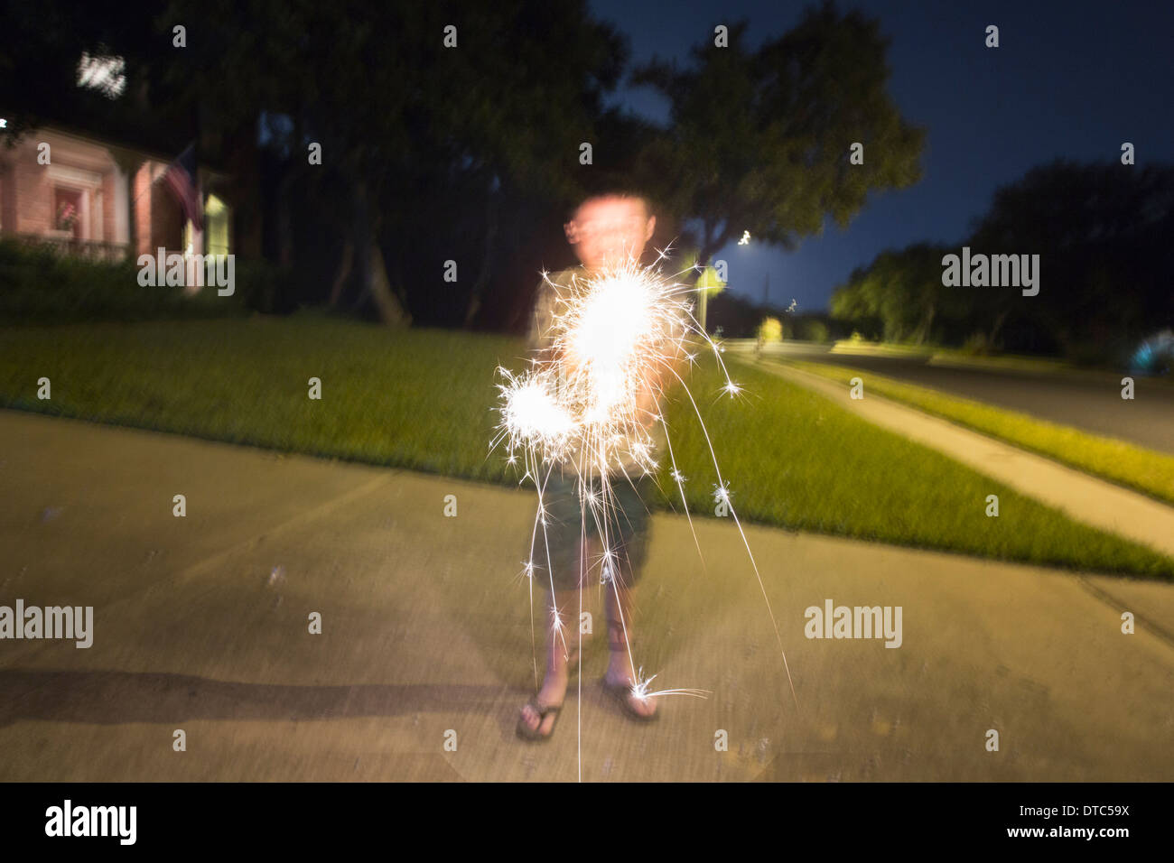Children with sparklers hi-res stock photography and images - Alamy
