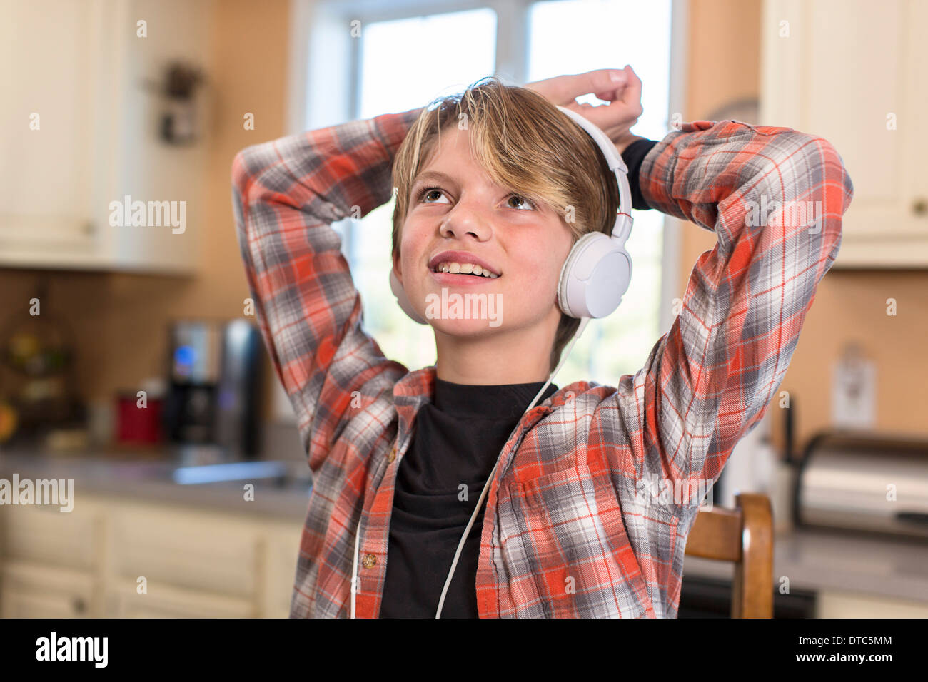 Boy wearing headphones hi-res stock photography and images - Alamy