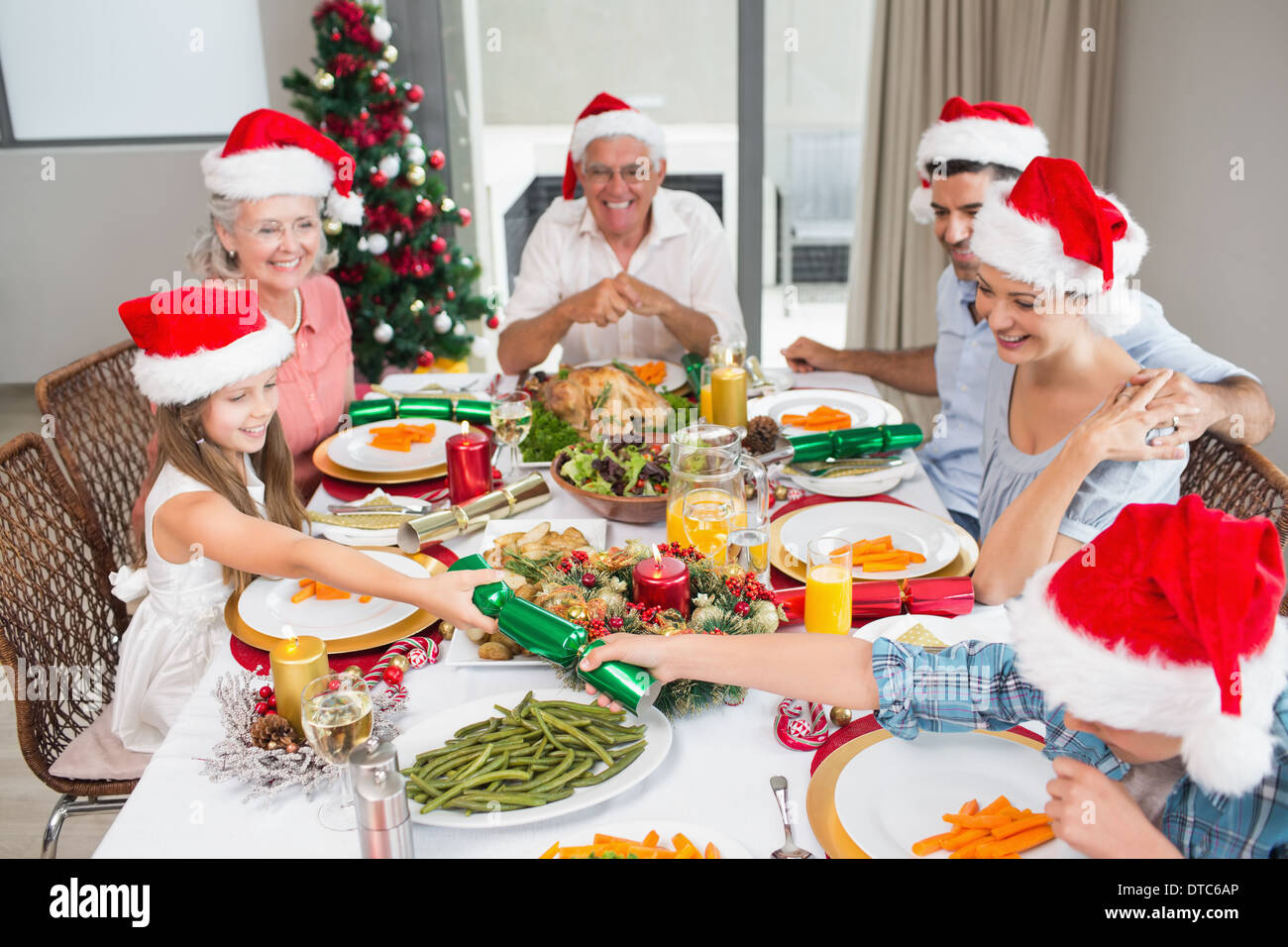 Family dining table christmas hi-res stock photography and images - Alamy