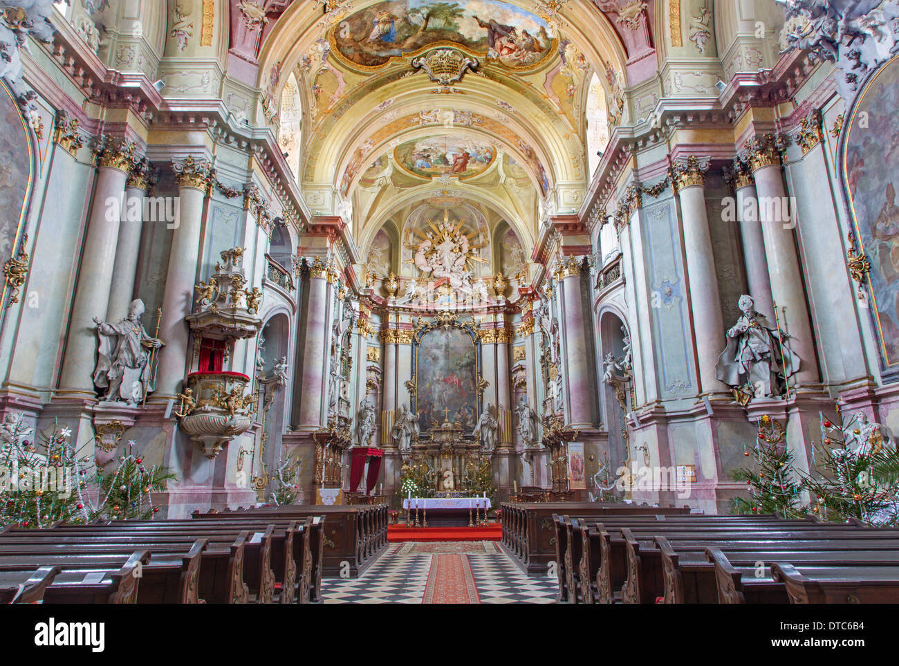 Nave architecture hi-res stock photography and images - Alamy