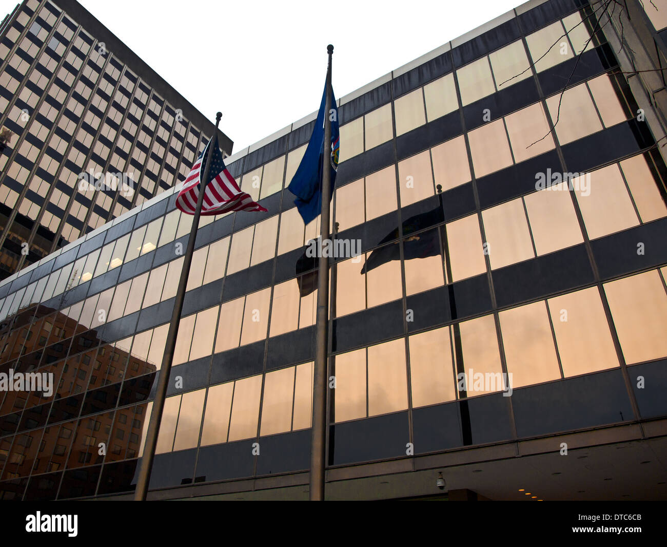 metropolitan office building exteriors Stock Photo - Alamy
