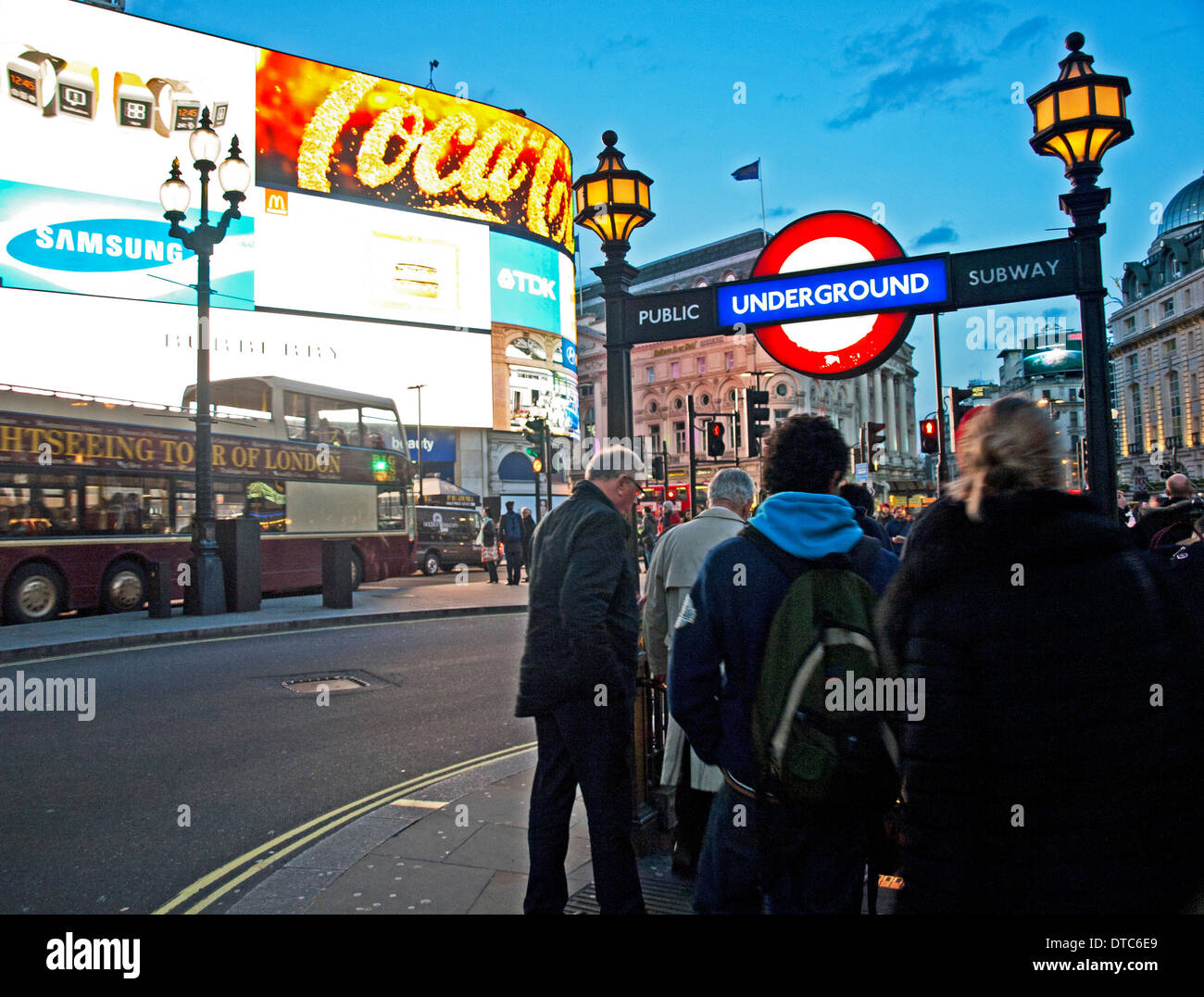 London station billboards hi-res stock photography and images - Alamy