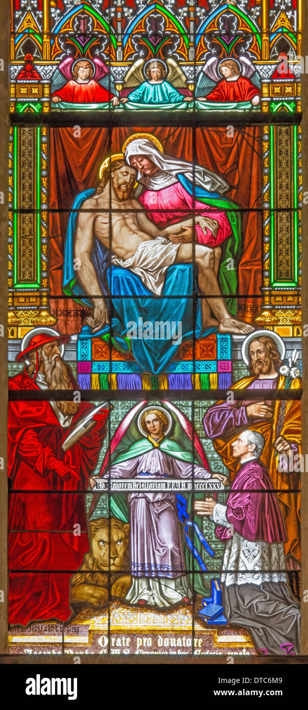 Gothic pieta hi-res stock photography and images - Alamy