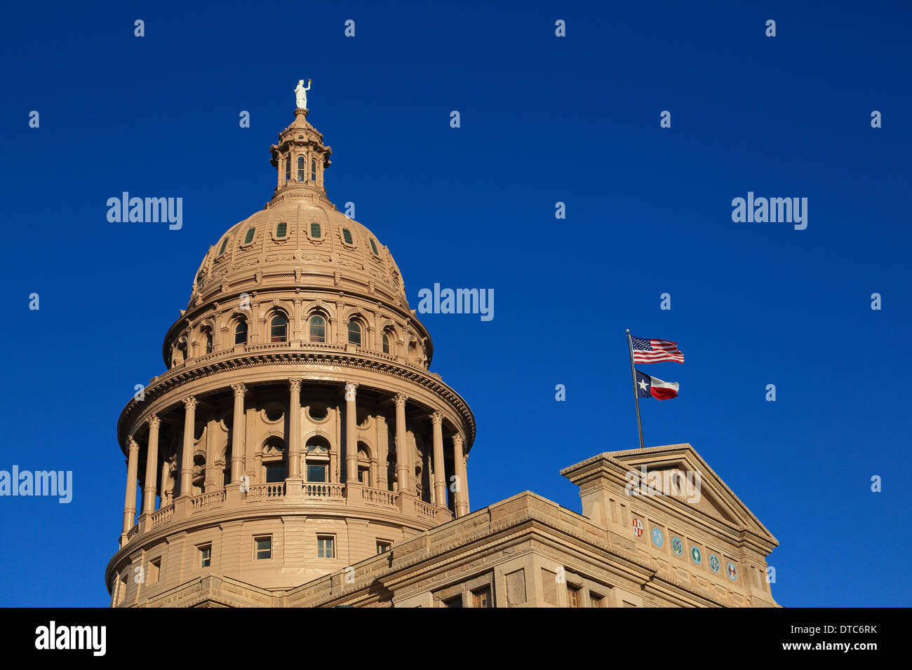 State of texas building hi-res stock photography and images - Alamy