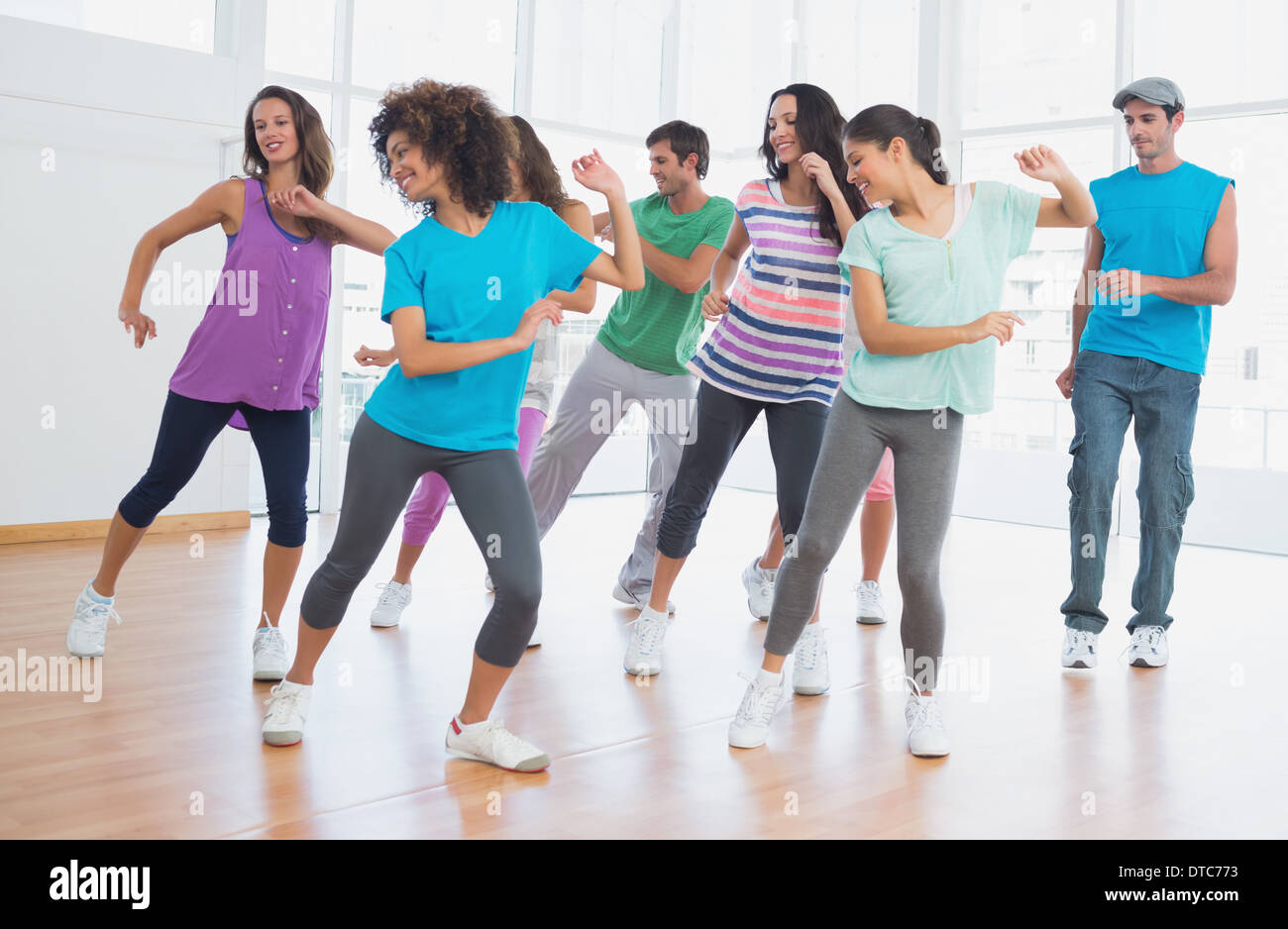 Fitness class and instructor doing pilates exercise Stock Photo - Alamy