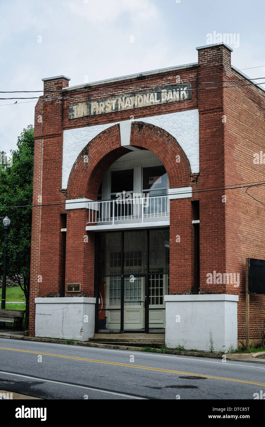First national bank building hi-res stock photography and images - Alamy