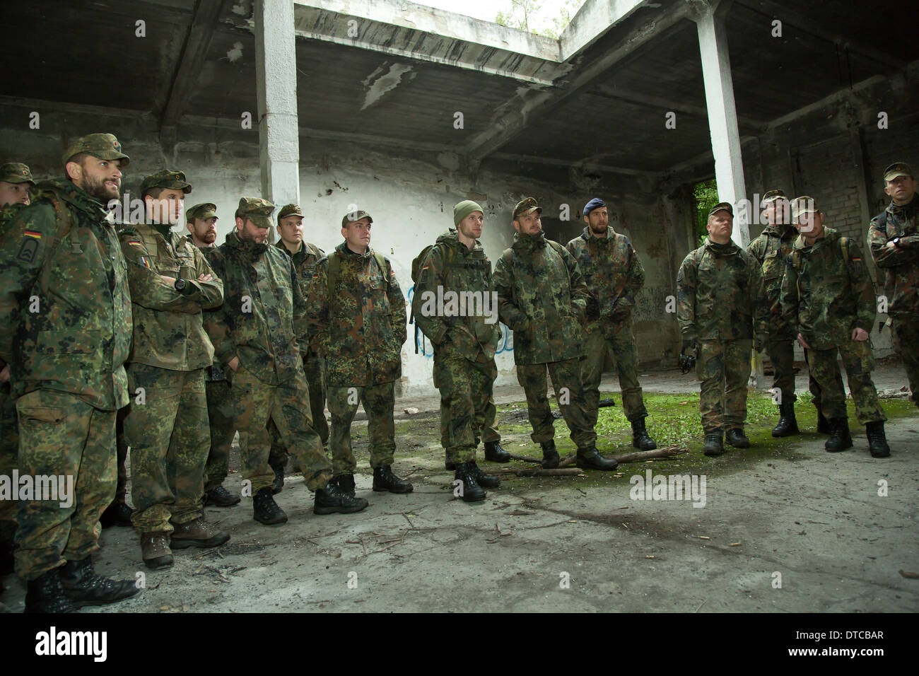 Illkirch- Grafenstaden, France, officers and NCOs of the JgBtl 291 at a ...