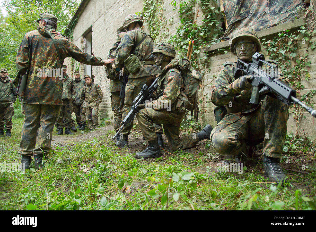 Illkirch- Grafenstaden, France, soldiers of JgBtl 291 for training at a ...