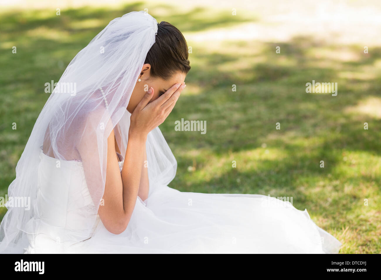 Worried bride hi-res stock photography and images - Alamy