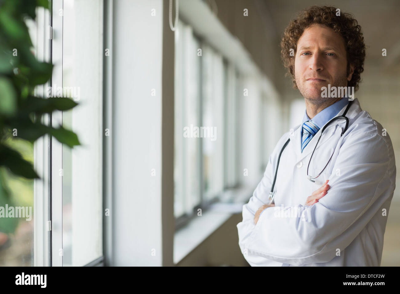 Confident doctor standing arms crossed Stock Photo - Alamy