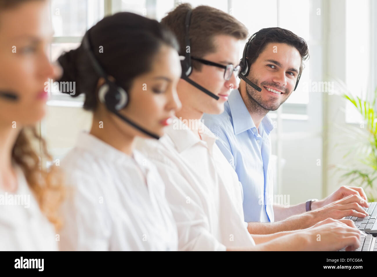 People working in call center hi-res stock photography and images - Alamy