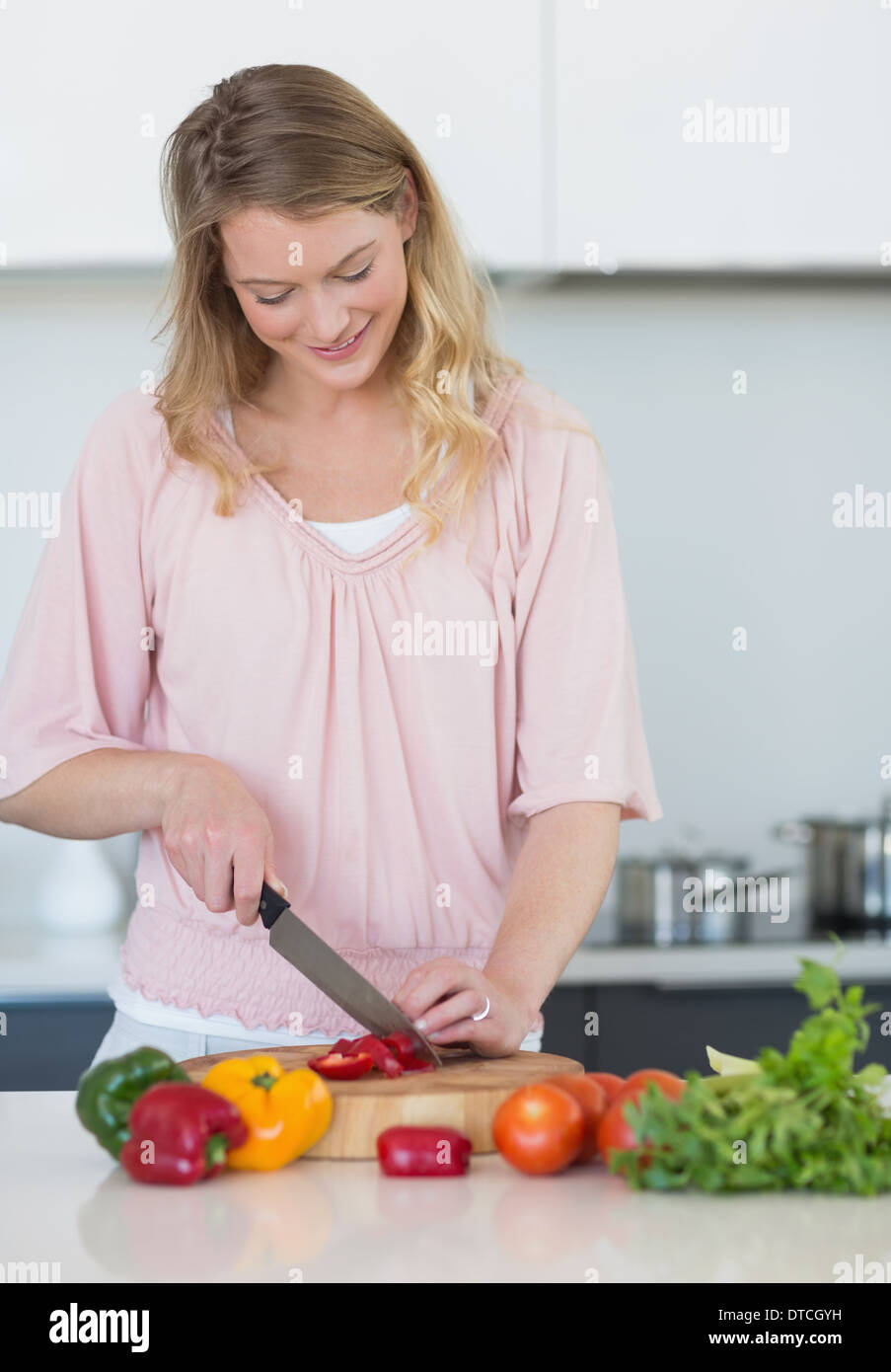 Woman chopping vegetables at kitchen counter Stock Photo - Alamy